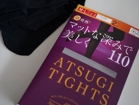 ATSUGI発熱110デニールタイツを試着。マットな質感も悪くない？: 50代から身も心もドレスアップ！